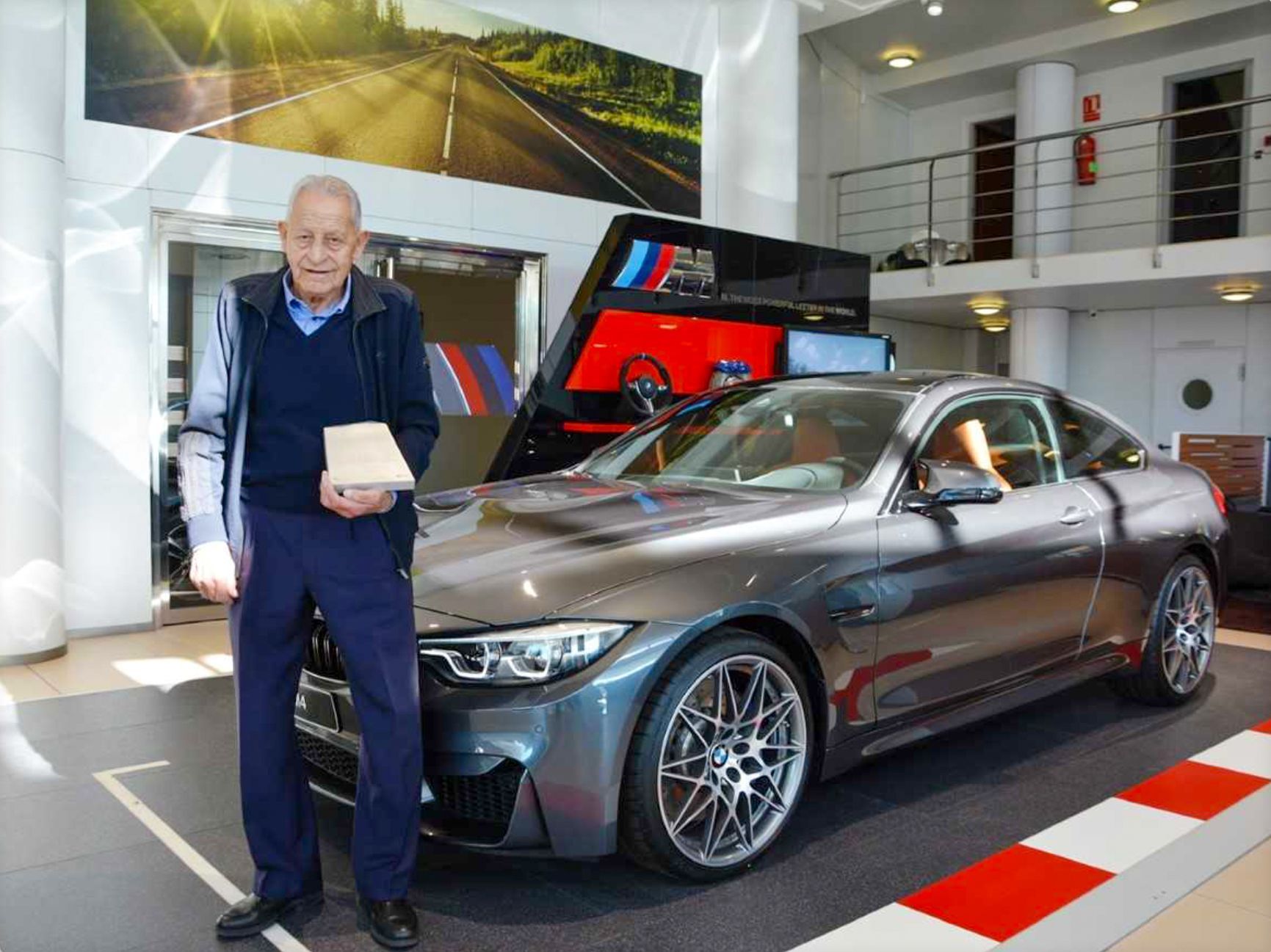Bertolín homenajeado por sus 55 años como concesionario BMW de referencia